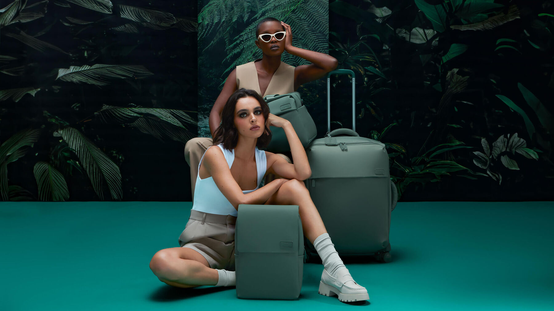 Plume Medium trip suitcase 63cm Green | Lipault UK